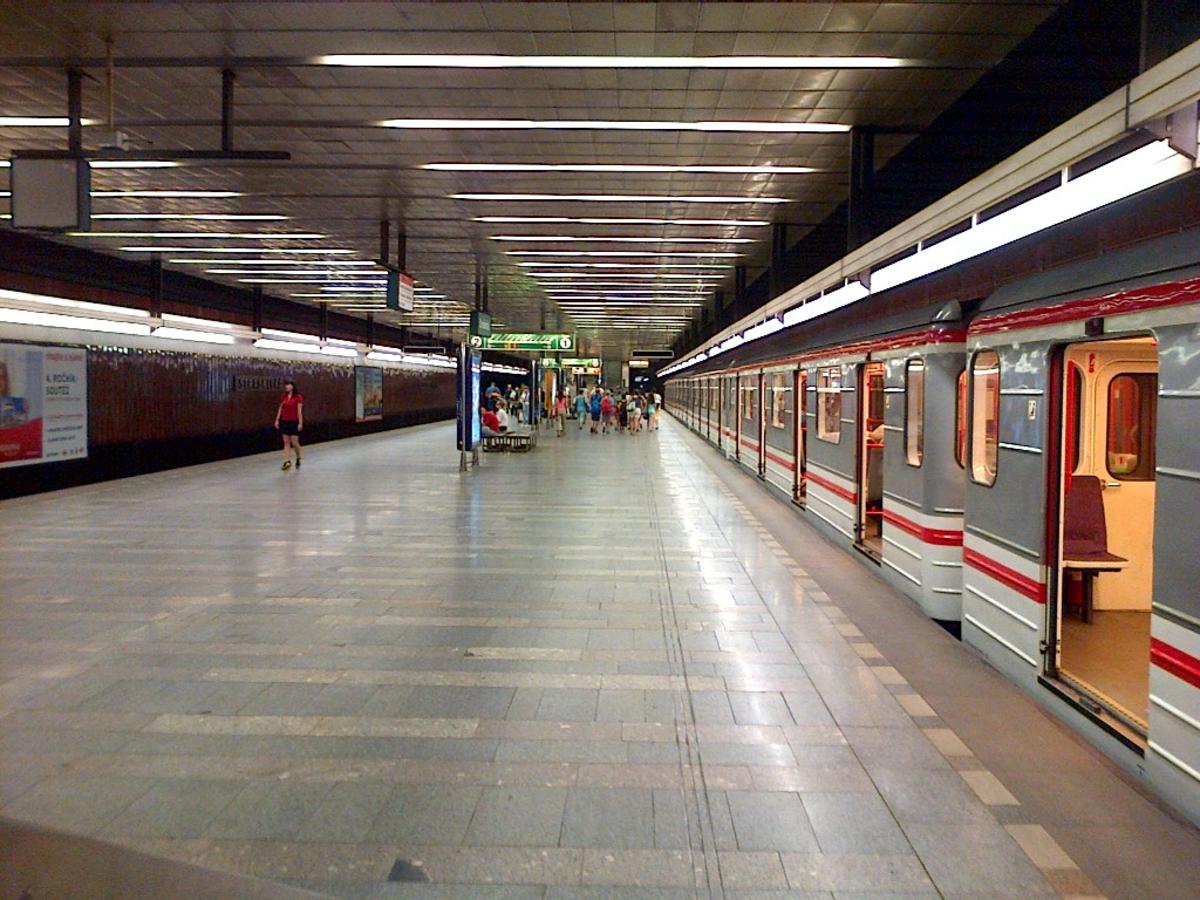 Станция метро Strašnická